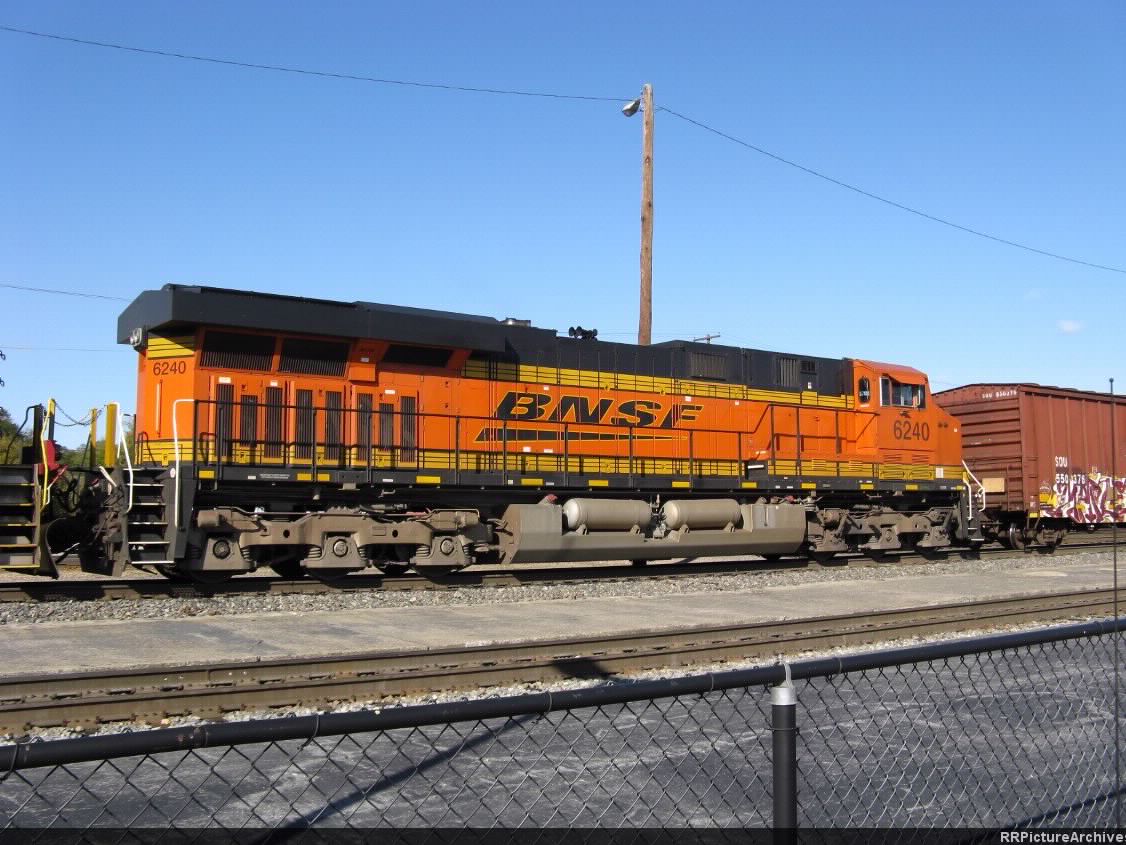 BNSF 6240 (ES44AC)